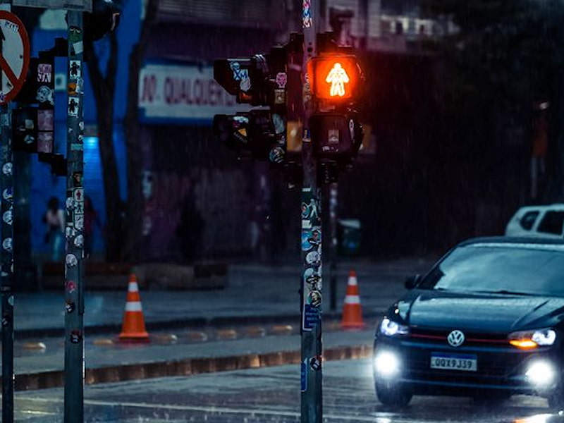 Book Review: The Rain in España Novel by Gwy Saludes - Romance – GoodNovel
